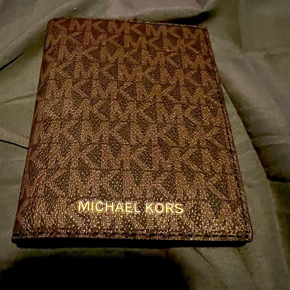 Michael Kors | Accessories | Michael Kors Jetsetter Passport Holder ...